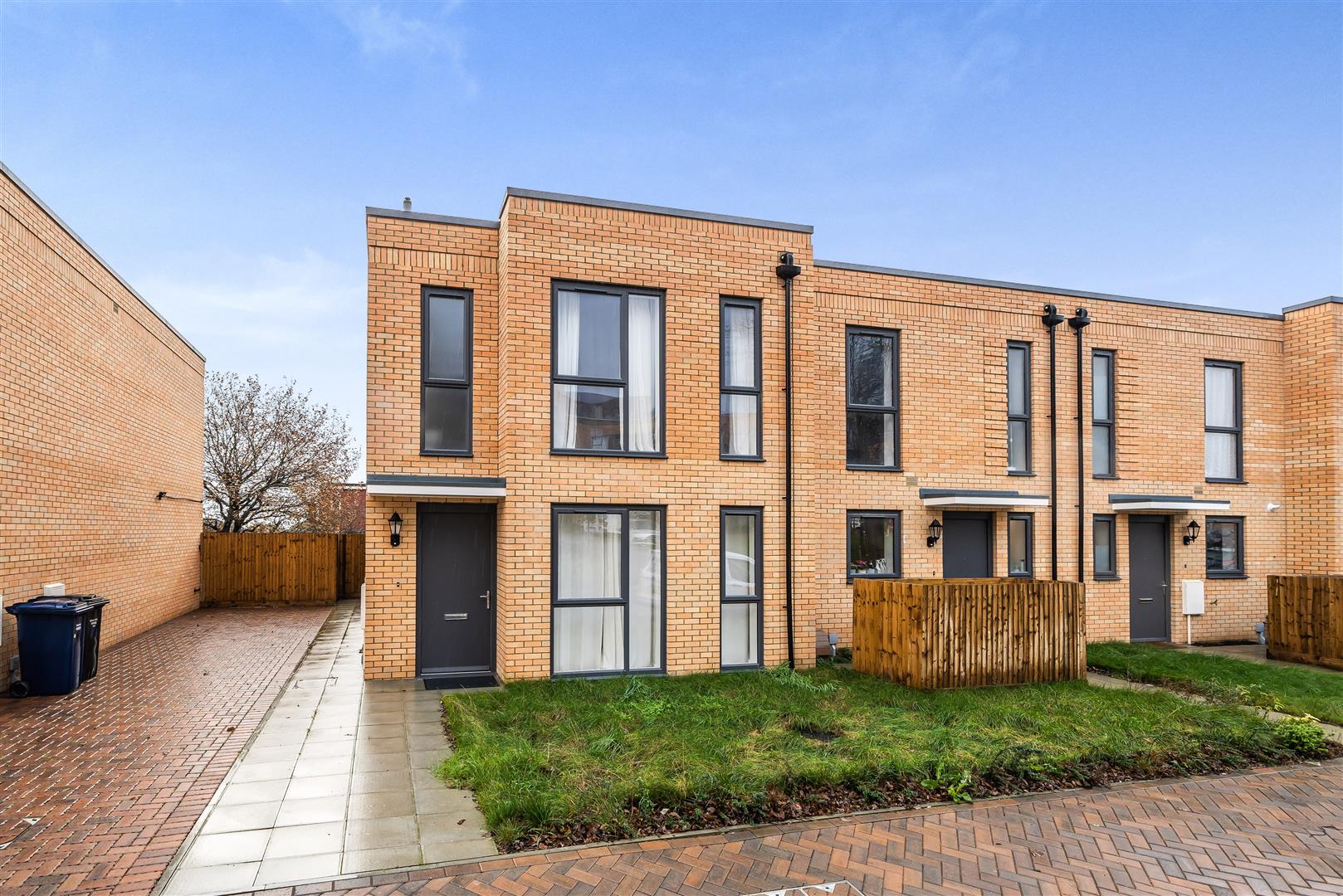 Curton Close, Edgware – Taylor Hawkins